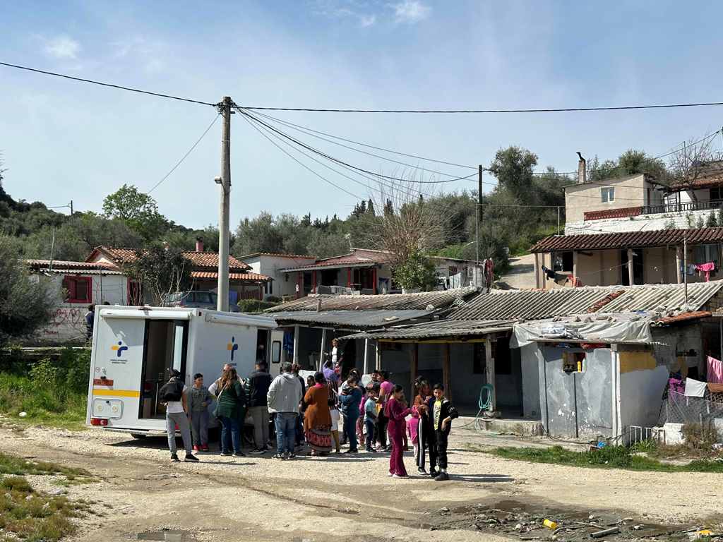 Εμβολιασμός παιδιών Ρομά για την ιλαρά,από το Κέντρο Κοινότητας Δήμου ...