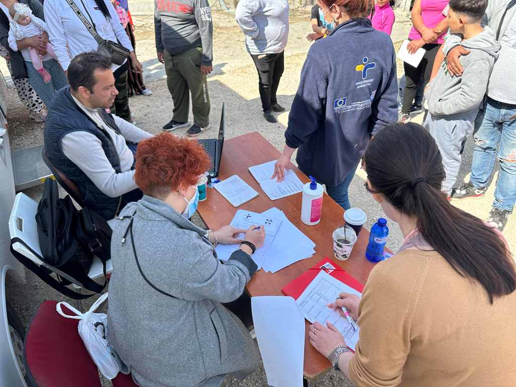 Εμβολιασμός παιδιών Ρομά για την ιλαρά,από το Κέντρο Κοινότητας Δήμου ...